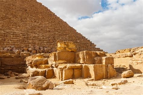 La gran pirámide de giza también conocida como la pirámide de khufu o