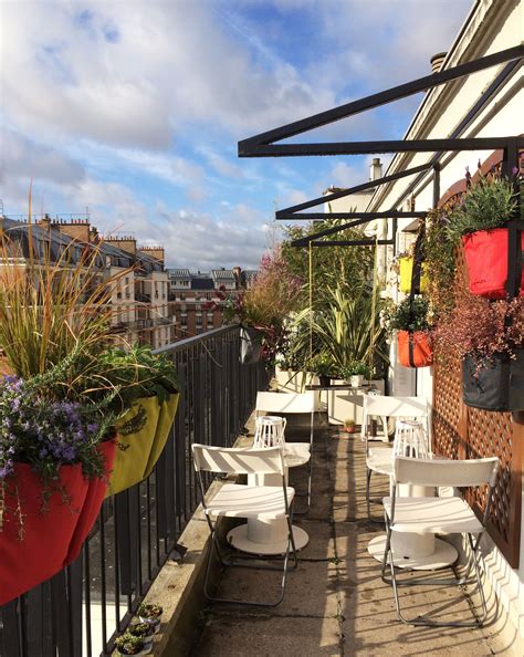 Une Magnifique Terrasse Parisienne Aménagée Avec Des Bacsac Par