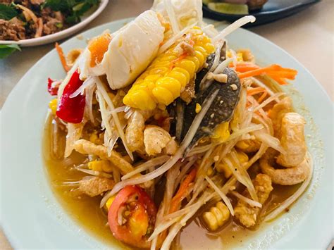 ส้มตำปูม้า ร้าน ส้มตำอมรา ศรีราชานครซอย8 And ก๋วยเตี๋ยวเนื้อ หมู บางลำพู