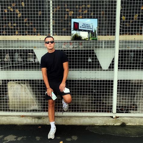 Herjunot Ali Asyik Menari Ketika Jadi Dj Muzik