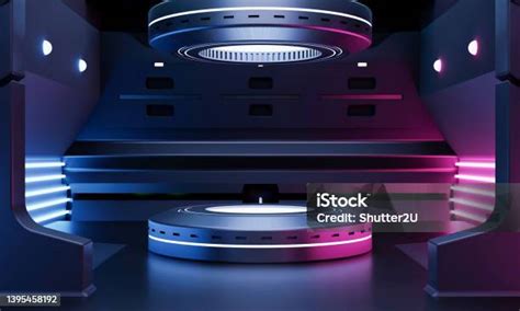 사이버펑크 공상 과학 제품 연단은 파란색과 분홍색 배경의 빈 우주선 룸에서 선보입니다 코스모스 우주 기술과 엔터테인먼트 객체 개념 3d 그림 렌더링 0명에 대한 스톡 사진
