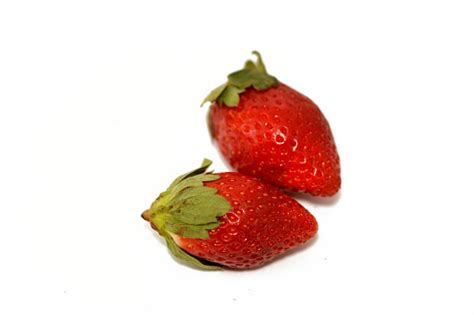 신선한 딸기 과일 정원 딸기는 Fragaria Ananassa 속의 널리 재배되는 잡종 종으로 독특한 향기 밝은 붉은 색 육즙이