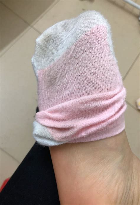 草莓熊原味宿舍 On Twitter 可可爱爱的小袜袜含嘴巴里感受jiojio的味道吧 原味棉袜 原味内裤 原味丝袜 足控 打胶
