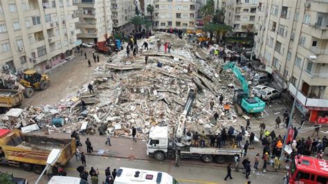 Erdbeben In Der Türkei Und Syrien Hoffen Zwischen Den Trümmern Zeit