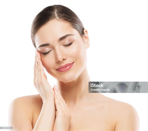 뷰티 우먼 페이스 초상화 스파 모델 클린 프레쉬 스킨 케어 완벽한 얼굴과 손 손톱 치료 격리된 화이트 18 19세에 대한 스톡 사진 및 기타 이미지 Istock
