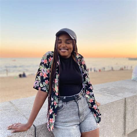 Emmiberri主播：免费直播性爱表演和聊天 Stripchat