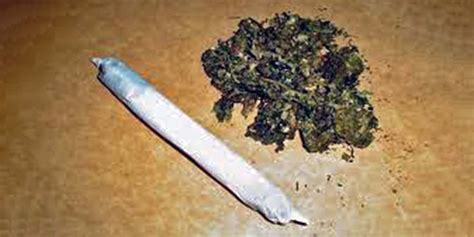 Fumaba Marihuana En Las Calles De Huajuapan El Imparcial De Oaxaca