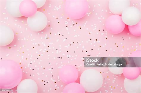 파스텔 핑크 테이블 풍선 생일 최고 보기 색종이에서 프레임 플랫이 하다 풍선에 대한 스톡 사진 및 기타 이미지 풍선 분홍