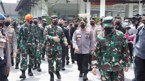 Panglima TNI Dan Kapolri Tinjau PPKM Skala Mikro Di Kelurahan Maguwoharjo Yogyakarta