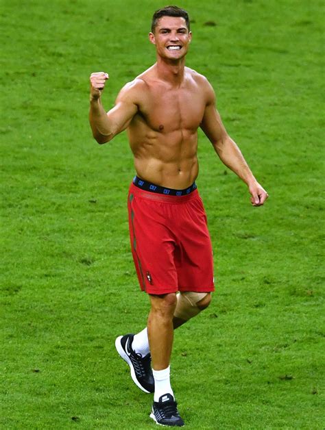 Cristiano Ronaldos Hottest Shirtless Moments That Went Viral Online
