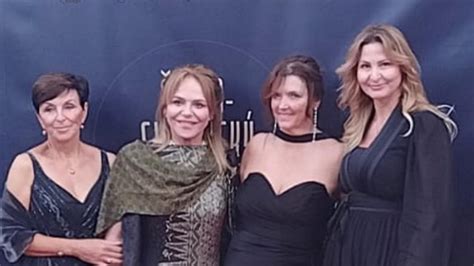 Ivana Gottov Se Objevila Na Plese A Kv Li Irok M At M Se Za Alo Spekulovat V Jak M Je Stavu