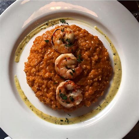 장진우의 그랑블루 그랑블루의 신메뉴 구운 새우리조또and아이올리 입니다 ️ 직접 만든 토마토소스를 이용한 로제리조또와 그릴에 즉석에서 굽는 새우 로즈마리가