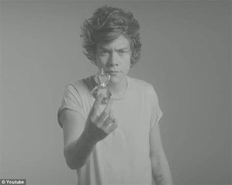 One Directions Harry Styles Gives Zayn Malik A Cheeky Peck In The Our