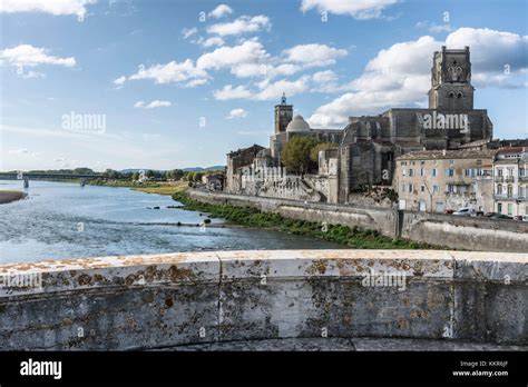 Pont Saint Esprit Hi Res Stock Photography And Images Alamy
