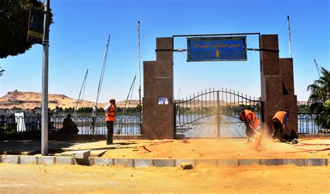 محافظ أسوان يتابع أعمال مشروع ممشى أهل مصر