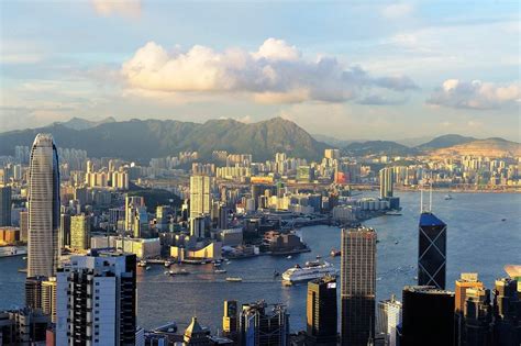 高度发达的经济，使香港成为全球最长寿地区