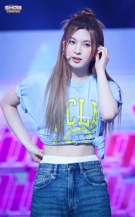 230412 Nmixx Bae Young Dumb Stupid And Love Me Like This At Show