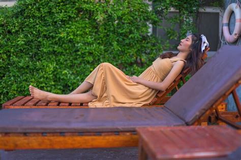 Premium Photo Woman Sitting On Bench