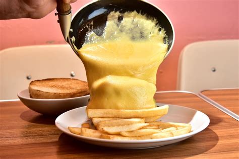 ハンバーガーは、とろ〜り濃厚チーズをたっぷりとかけて食べるべし。｜バーガーアンドミルクシェイククレイン（東京・秋葉原） Dig It