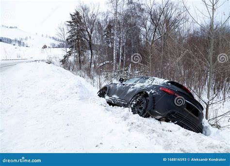 347 Car Skidding Ice Stock Photos - Free & Royalty-Free Stock Photos ...