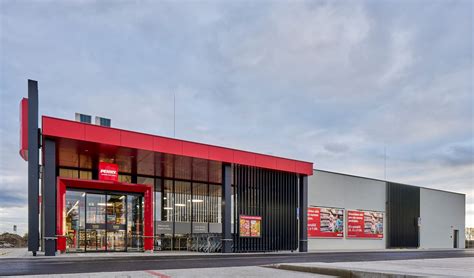 Tz V Kostelci Nad Labem Otev Elo Penny Dev Tou Novou Prodejnu Roku Penny Cz