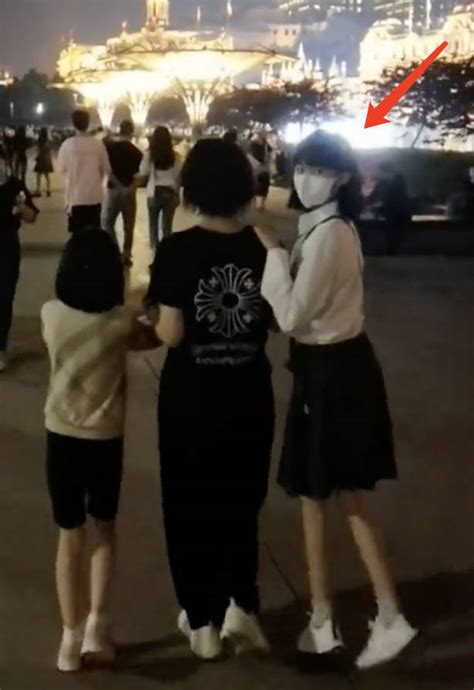 鲍蕾晒大女儿14岁庆生照 贝儿嘟嘴甜笑软萌可爱 搜狐大视野 搜狐新闻