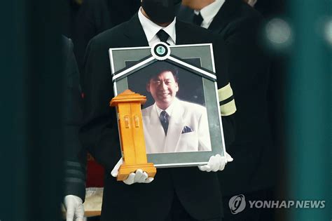 트로트 전설 가수 현철 발인 연합뉴스