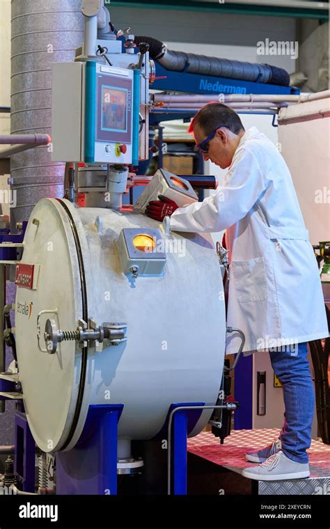 Melting And Vacuum Casting Furnace Consarc Vacuum Oven Foundry