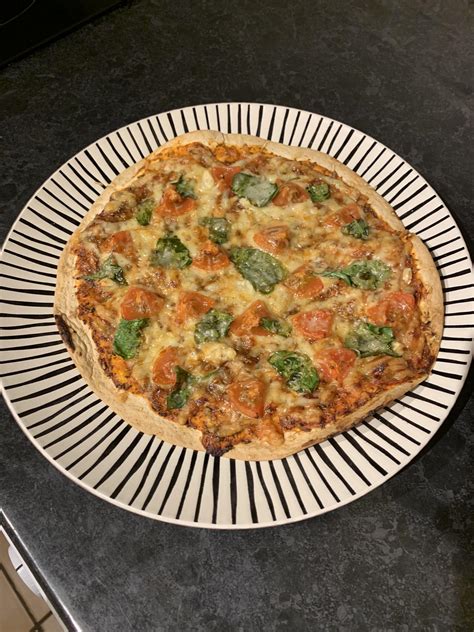 395 Calorie Tortilla Wrap Pizza R1200isplenty