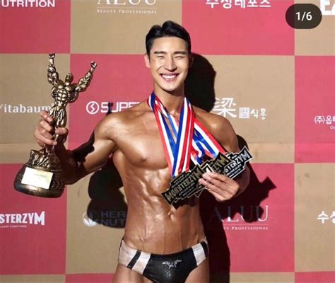 Korean Hunk Model And Influencer Rolemodelryu Jerk Off