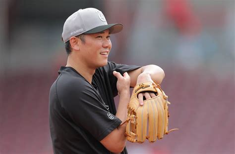 【動画】dena戦の試合前練習 坂本勇人が三塁でノックを受ける スポーツ報知