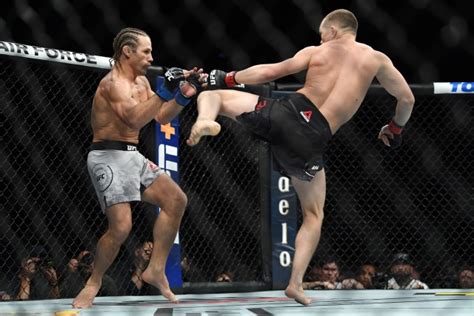 Luchador Ruso Noqueó A Leyenda De La Ufc Con Una Espectacular Patada