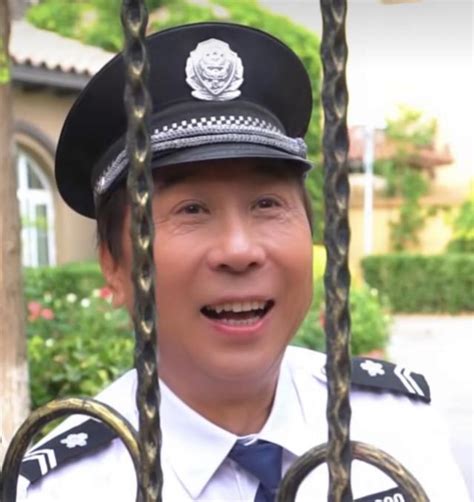 62歲馮鞏近況曝光！自彈自唱演搞笑視頻，數小時獲贊過萬人氣不減 每日頭條