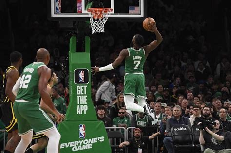 Nba Best Celtics Overwhelm Warriors While Clippers Edge Out