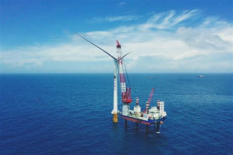广东省单机容量最大海上风电项目首台风机吊装成功－国务院国有资产监督管理委员会