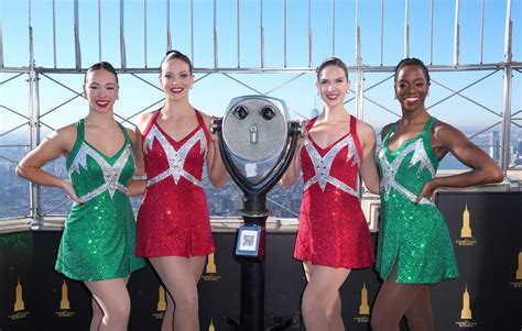 The Radio City Rockettes Light Esb To Celebrate The Christmas Show S Opening Night Empire