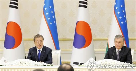 공동언론발표하는 한 우즈베키스탄 정상