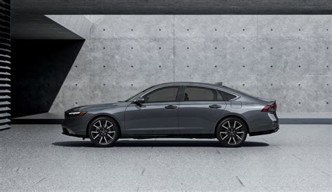 국내 출시 10년만에 ‘올해의 차 선정된 하이브리드 세단은 카앤모어