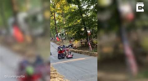 Desconecta Una Familia Compite En Una Alocada Carrera De Mini Jeeps Y