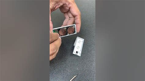 Replacing Battery On 2gig Door Window Sensor Dw10 Youtube