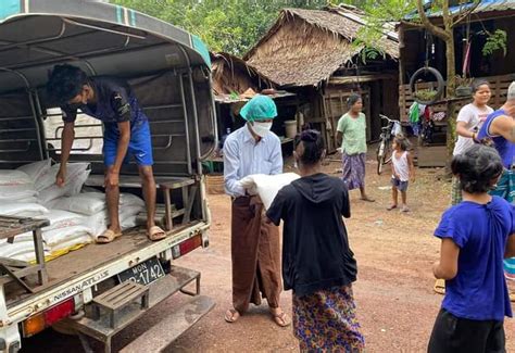 မုဒုံမြို့ ၌ ကိုဗစ် ၁၉ ကာလအတွင်း အခြေခံအိမ်ထောင်စုများအား ဆန်အိတ်များလ