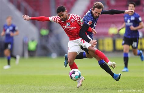 PSV Versterkt Zich Met Oostenrijker Mwene