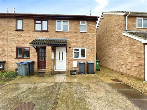 Gloucester Walk Westbury 2 Bed Semi Detached House £900 Pcm £208 Pw