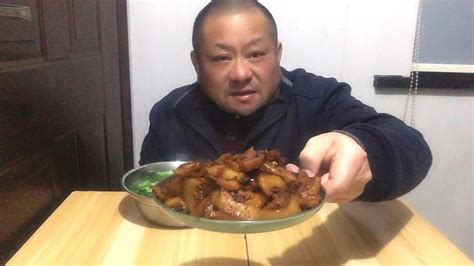 老哥今天吃肉的速度还算马马虎虎 Youtube