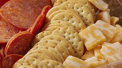 11 Unhealthiest Crackers You Can Buy