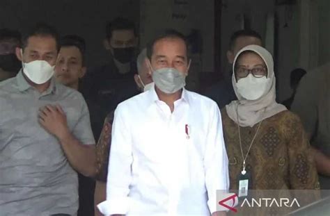 Cak Nun Sakit Jokowi Jenguk Ke Rsup Dr Sardjito Yogya Koran