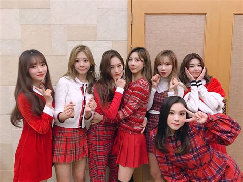 드림캐쳐 메리 크리스마스圣诞节快乐🎄🍎🎁 오늘 버스킹에서 우리 썸냐들이랑 같이 보내서 정말 행복했어요~~ 썸냐들