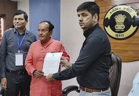 Surat Bjp Candidate भाजपा ने बिना वोटिंग जीती Lok Sabha की पहली जीत