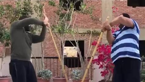 بالعصا عمرو يوسف ينشر مشاجرة تجمعه مع محمد ممدوح تزامنًا مع عيد ميلاده