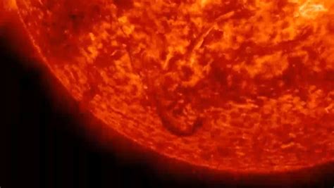 El Sol Expulsa Un Gran Cañón De Fuego En La Noche De Halloween Video